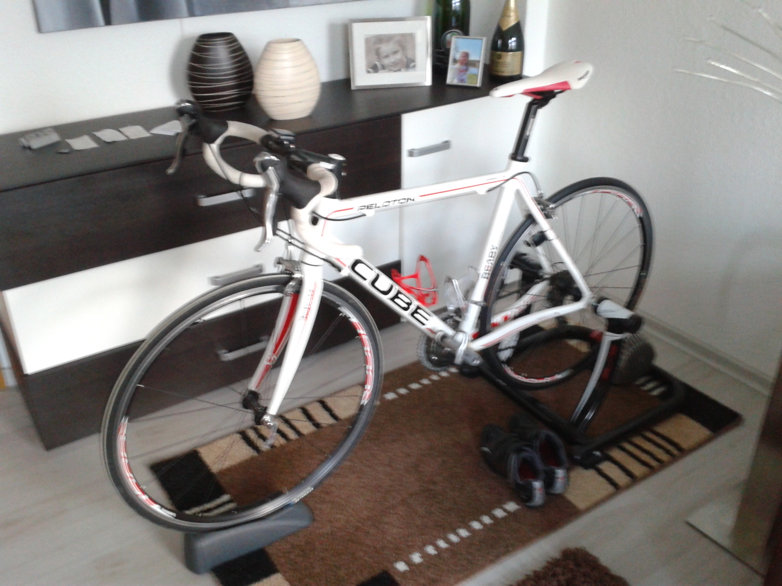 Cube Peloton Rennrad mit Elite Rolle